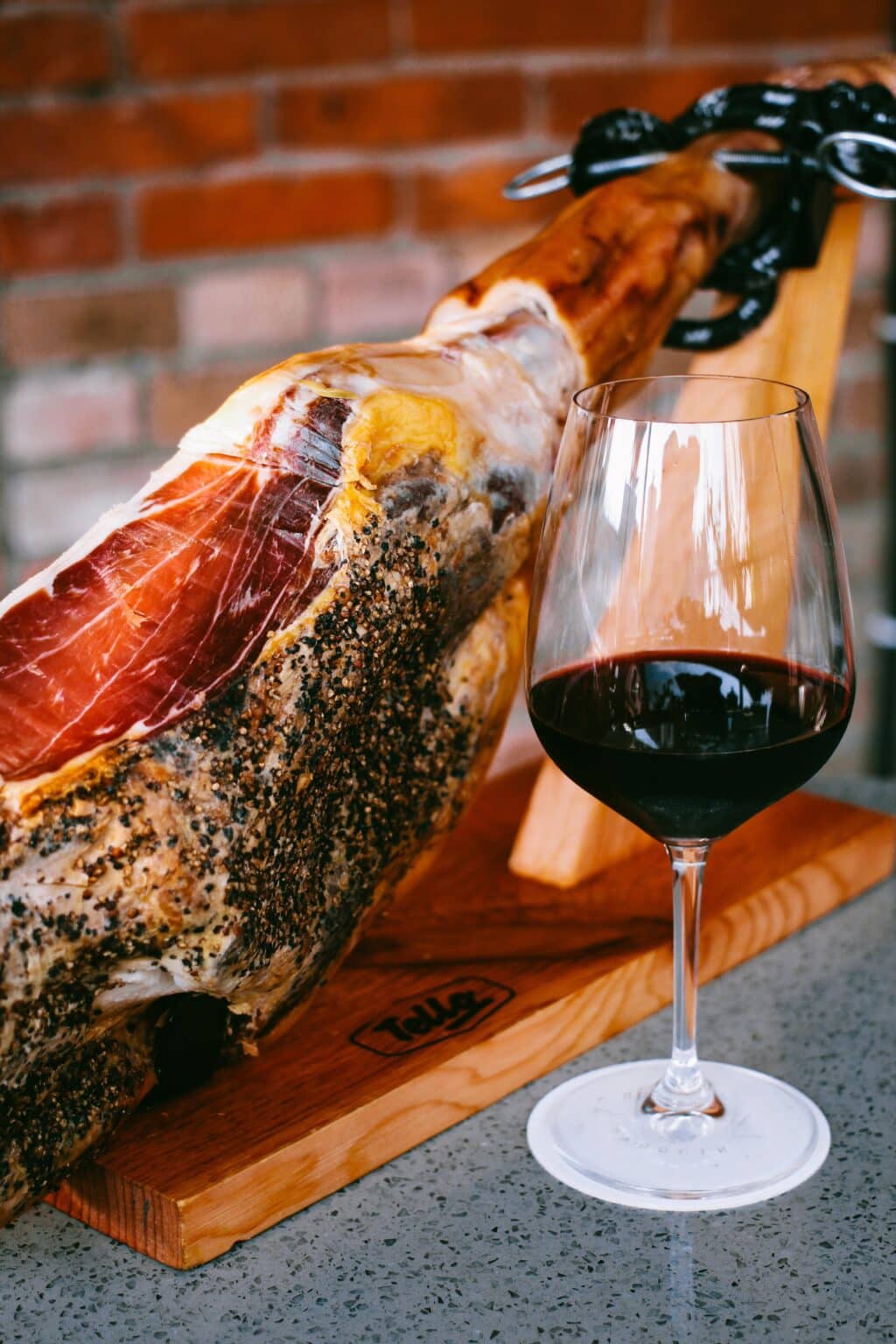 What is the difference between Prosciutto, Jamon Iberico, and Speck ...